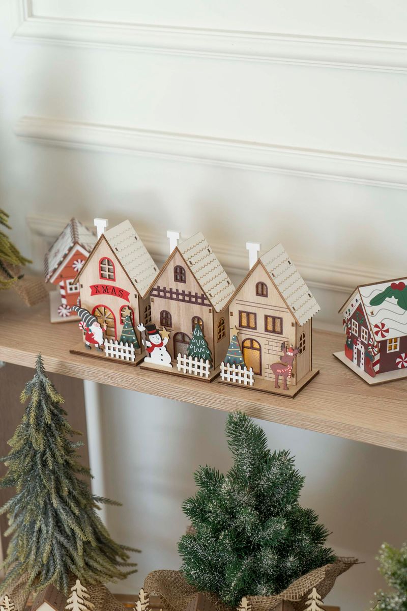 Treby - Hus 15cm m/Snømann - Designhandel.no